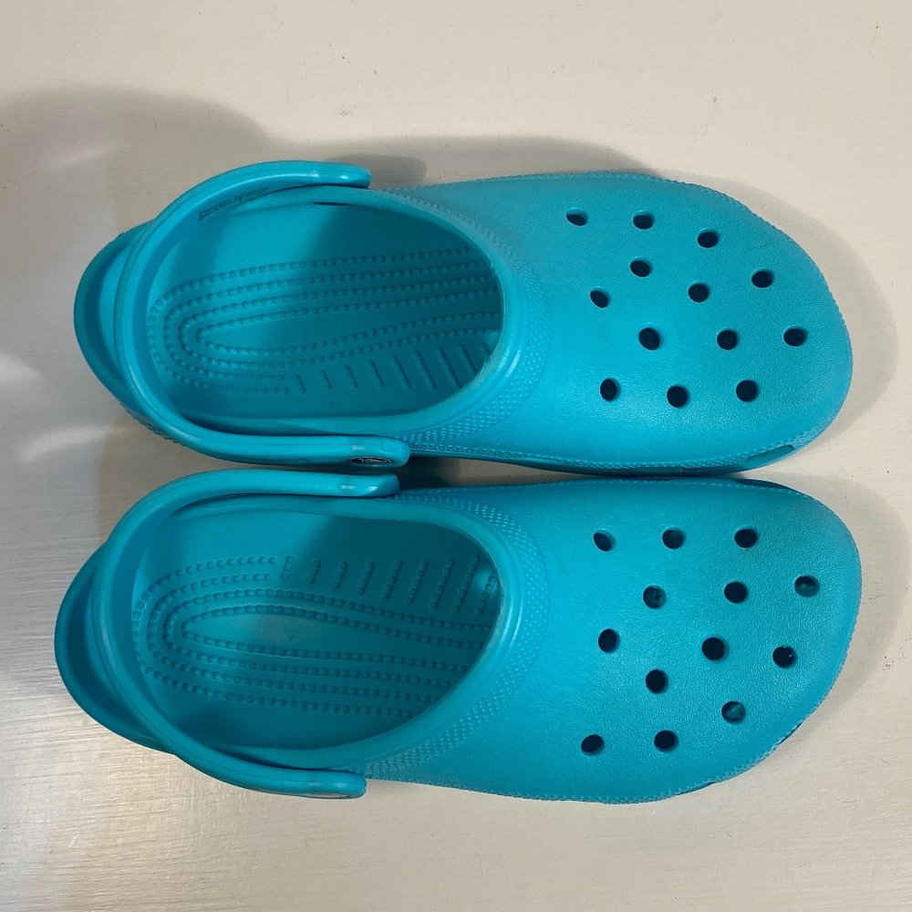 Crocs Classic Pale Blue Croslite Clogs Women Size 9 Gem
